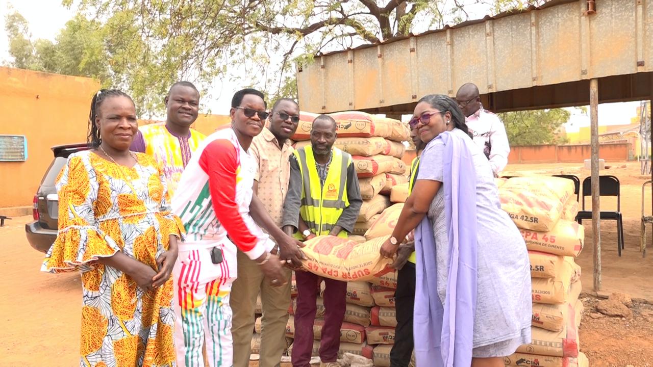 Saaba Mêbo : Kelly Parc offre 5 tonnes de ciment à la commune de Saaba ...